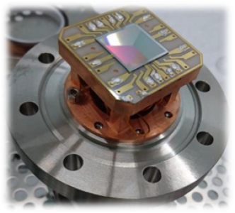 Hybrid, grating-MOT + magnetic chip trap, approach to compact high ...